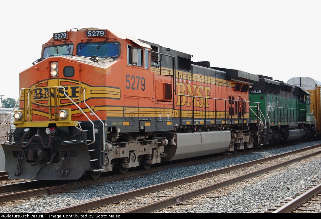 BNSF 5279 & 6845